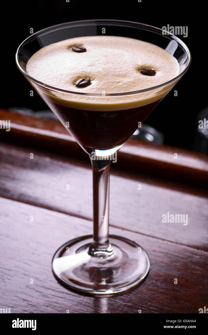 Bartender preparing Classic Espresso Tini cocktail Stock Photo - Alamy
