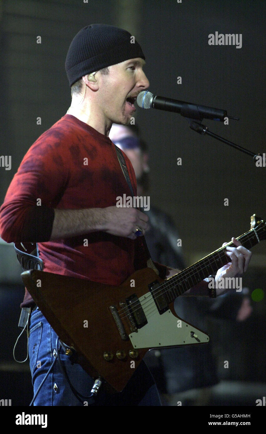 U2 guitarist the edge performs on stage hi-res stock photography and ...