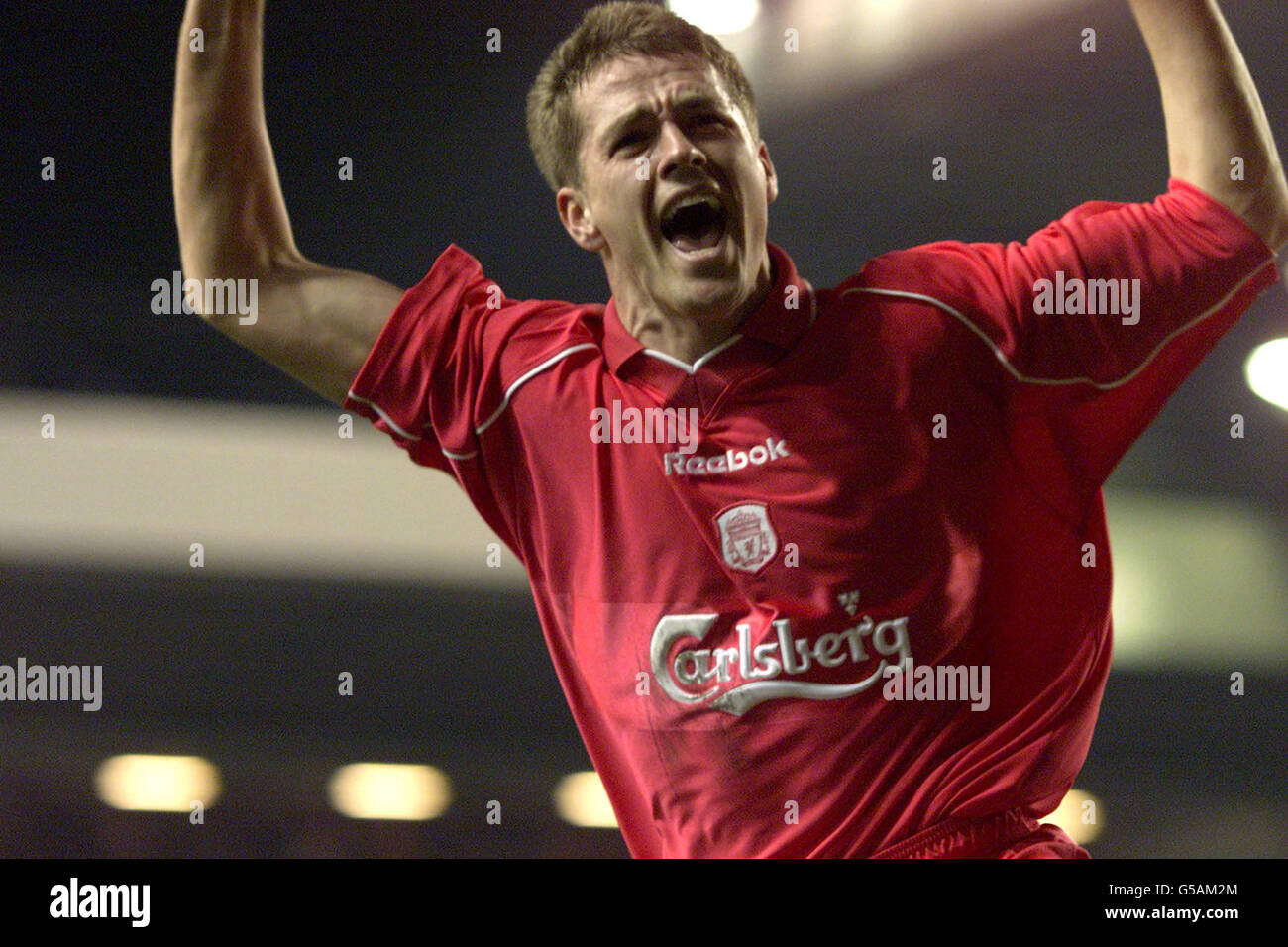 Michael owen liverpool 2001 hi-res stock photography and images - Alamy