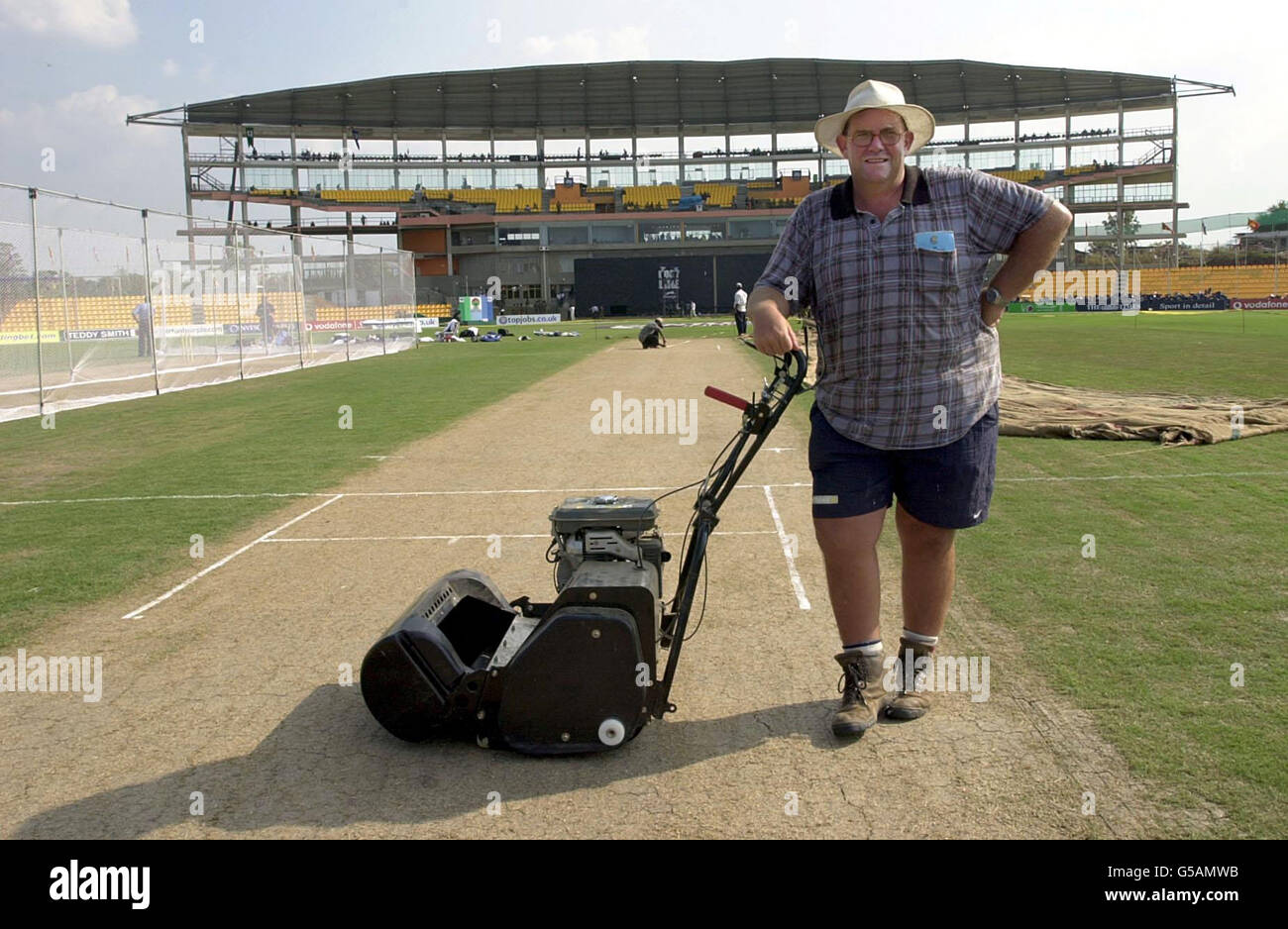 Groundsman atkinson sri lanka hi-res stock photography and images - Alamy