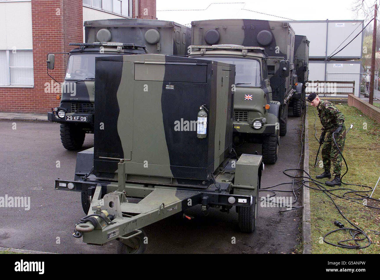 Soldiers from 33 Signal Regiment based in Liverpool set up their ...