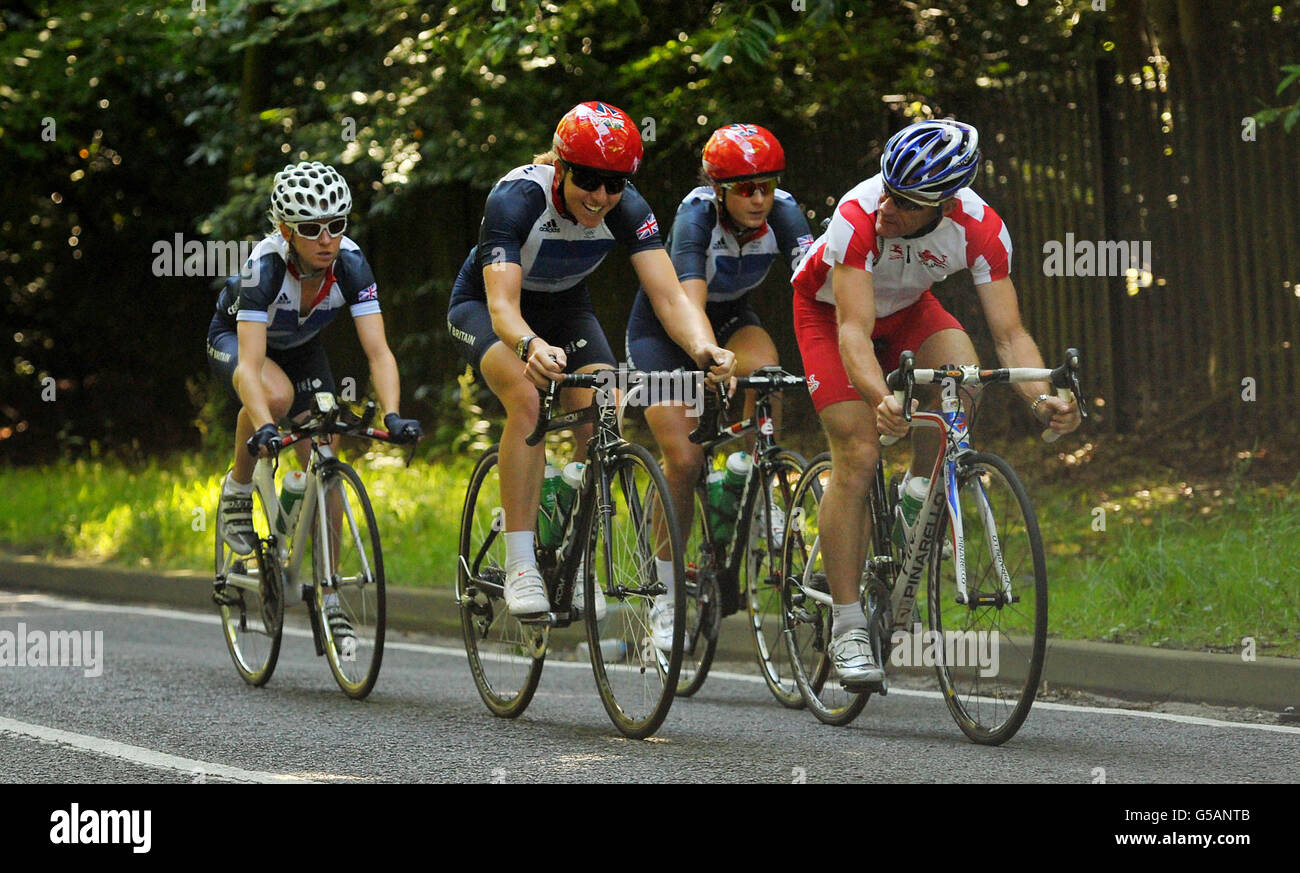 Great Britain's Women's Road Race team (left to right) Emma Pooley ...