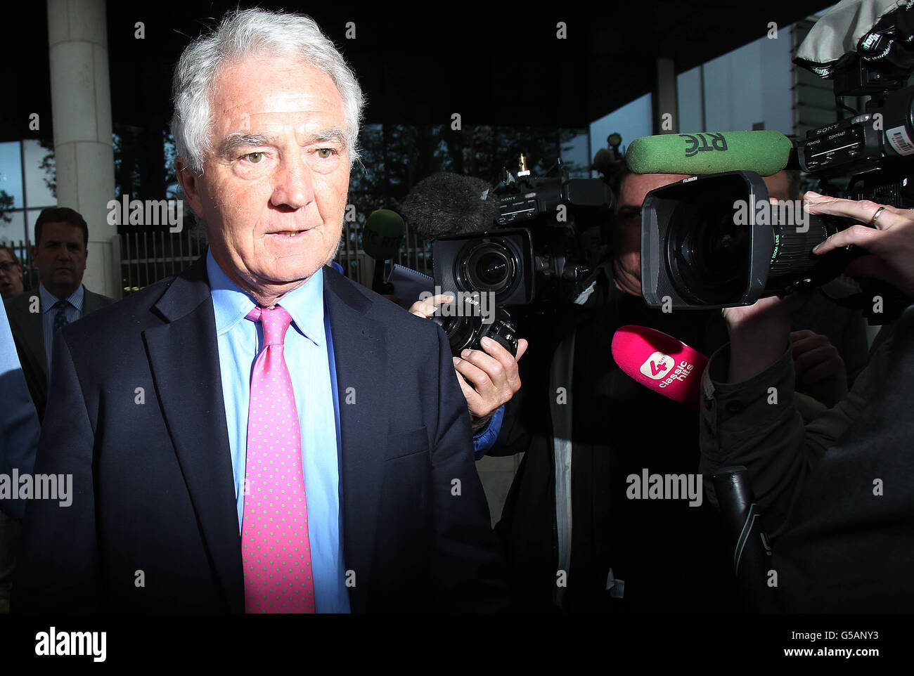 Former chairman of Anglo-Irish Bank Sean Fitzpatrick, leaves Dublin ...