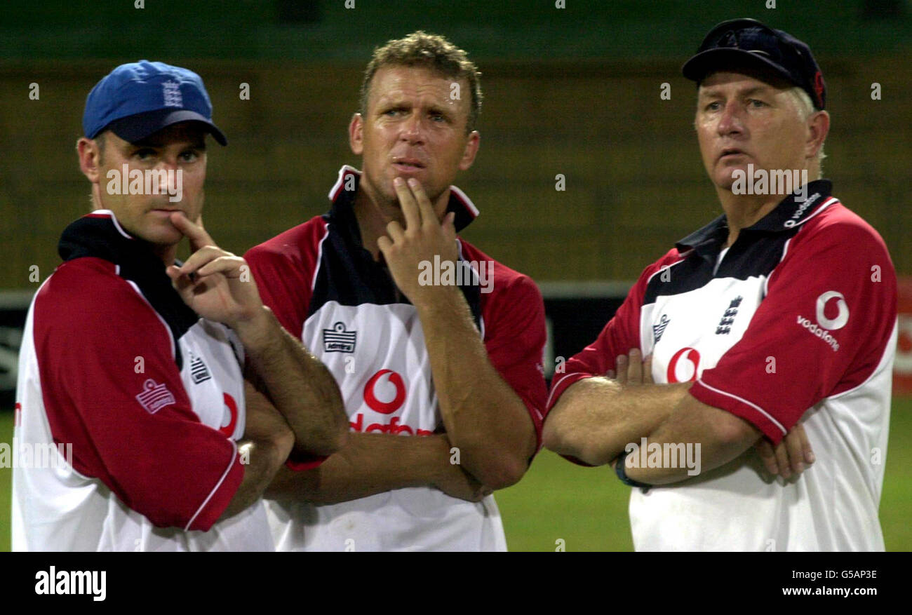 Coach duncan fletcher centre hi-res stock photography and images - Alamy