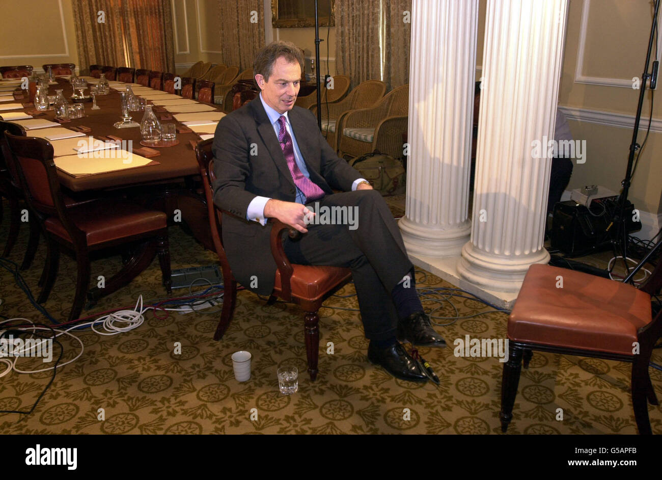 10 downing street cabinet room hi-res stock photography and images - Alamy