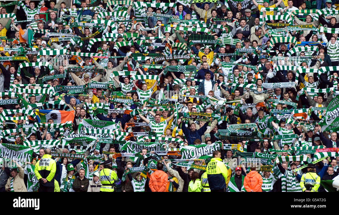 Celtic Fans Celebrate Championship Stock Photo - Alamy