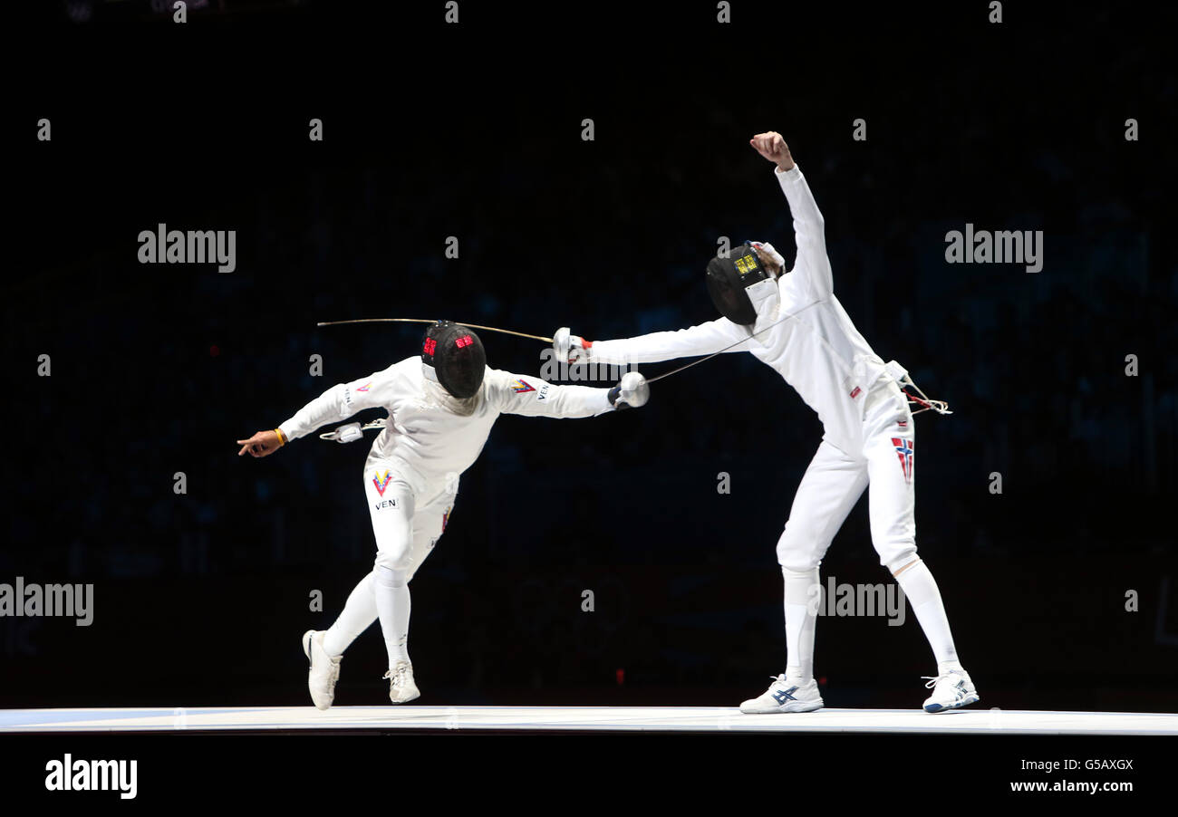 Venezuela's Ruben Limardo Gascon (left) wins the Gold Medal Bout ...