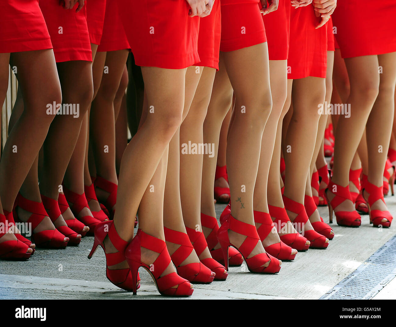 Grid girls motor racing hi-res stock photography and images - Alamy