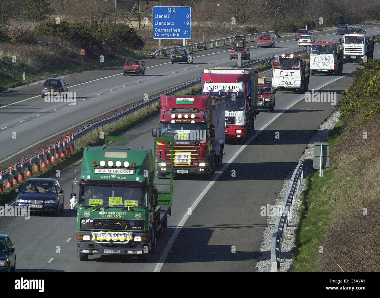 Fuel protest convoy on the M4 Stock Photo - Alamy