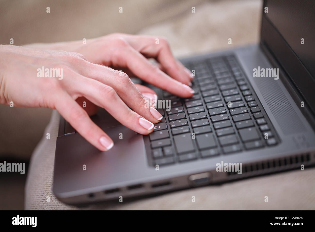 Taping typing hi-res stock photography and images - Alamy
