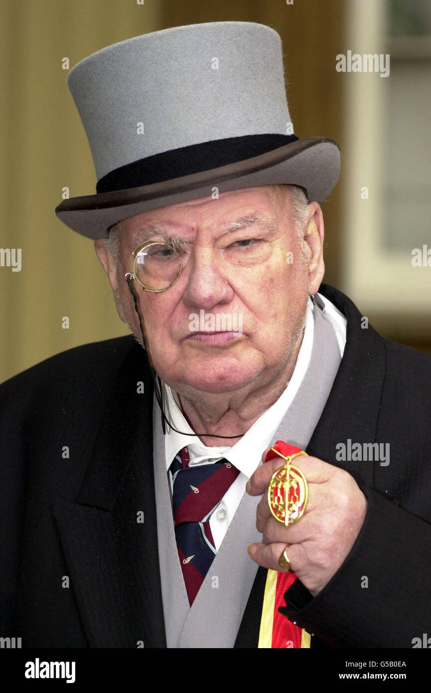 Stargazer Sir Patrick Moore with his knighthood that he received from ...