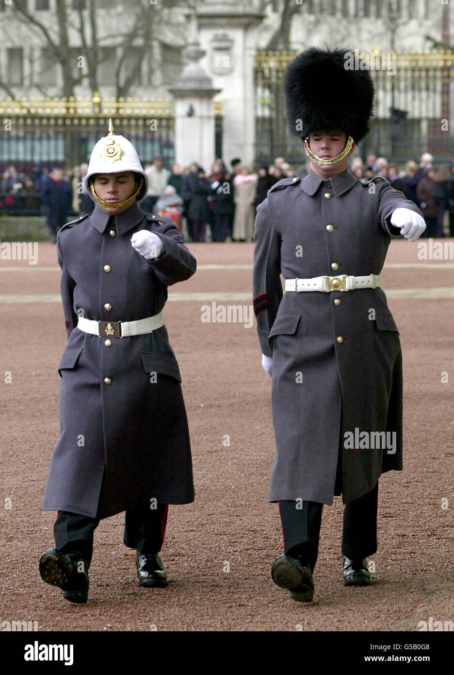 Scots guard on duty hi-res stock photography and images - Alamy