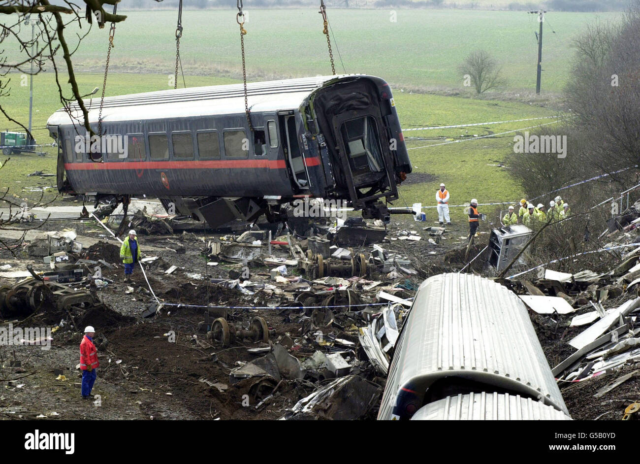 Train disaster tragedy damage lifting carriage hi-res stock photography ...