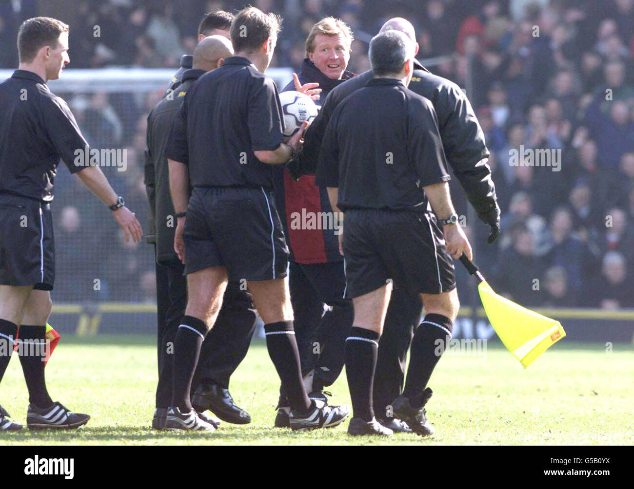 Manchester United coach Steve McClaren (centre) disagrees with referee ...