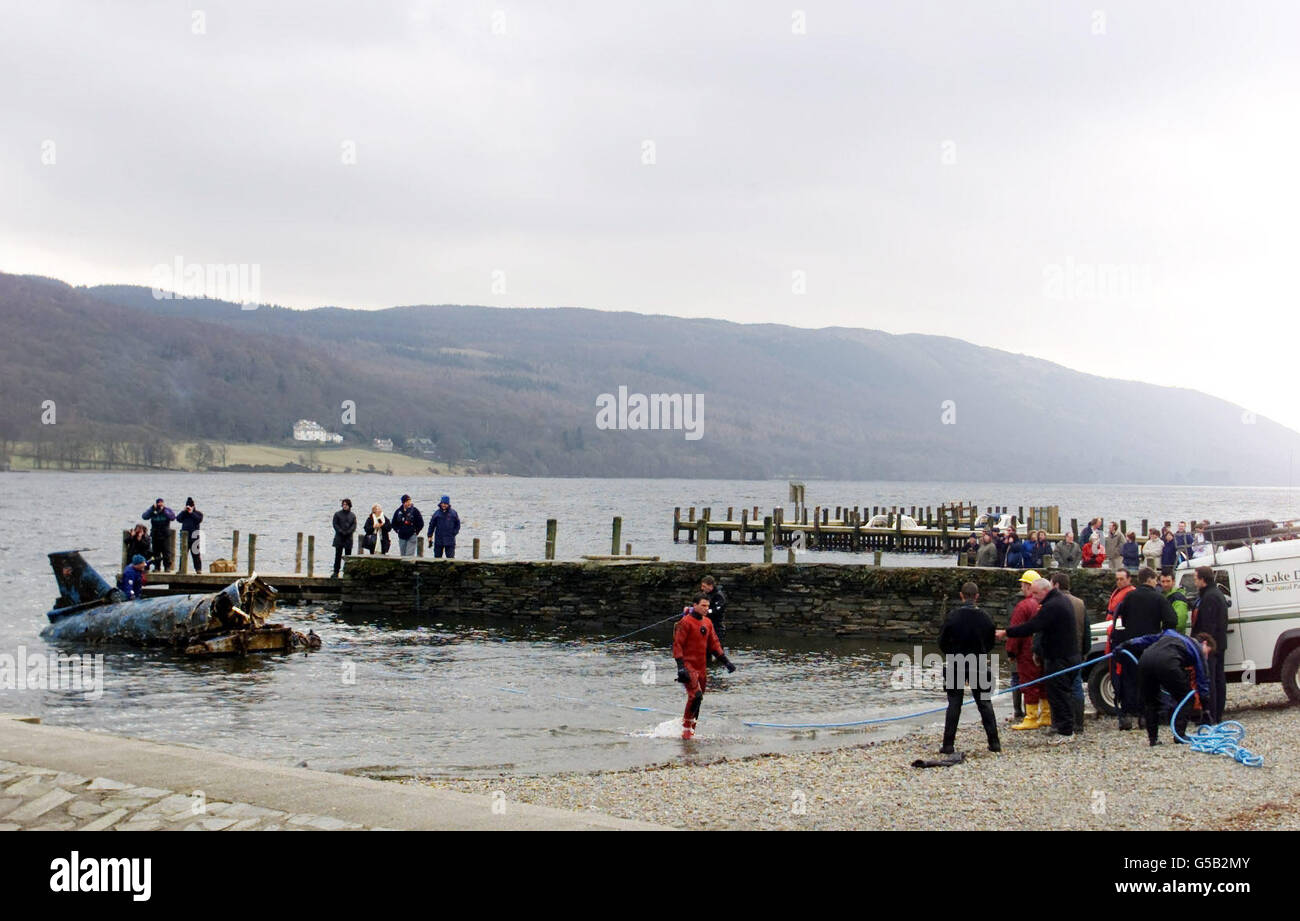 Jet powered bluebird boat lake coniston hi-res stock photography and ...