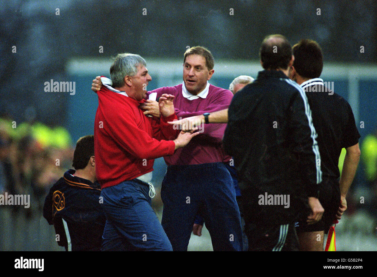 George borg fights with assistant terry harris hi-res stock photography and images - Alamy