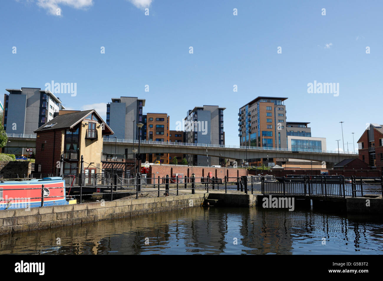 Sheffield Canal, Victoria Quays and blocks of apartments England. Inner ...