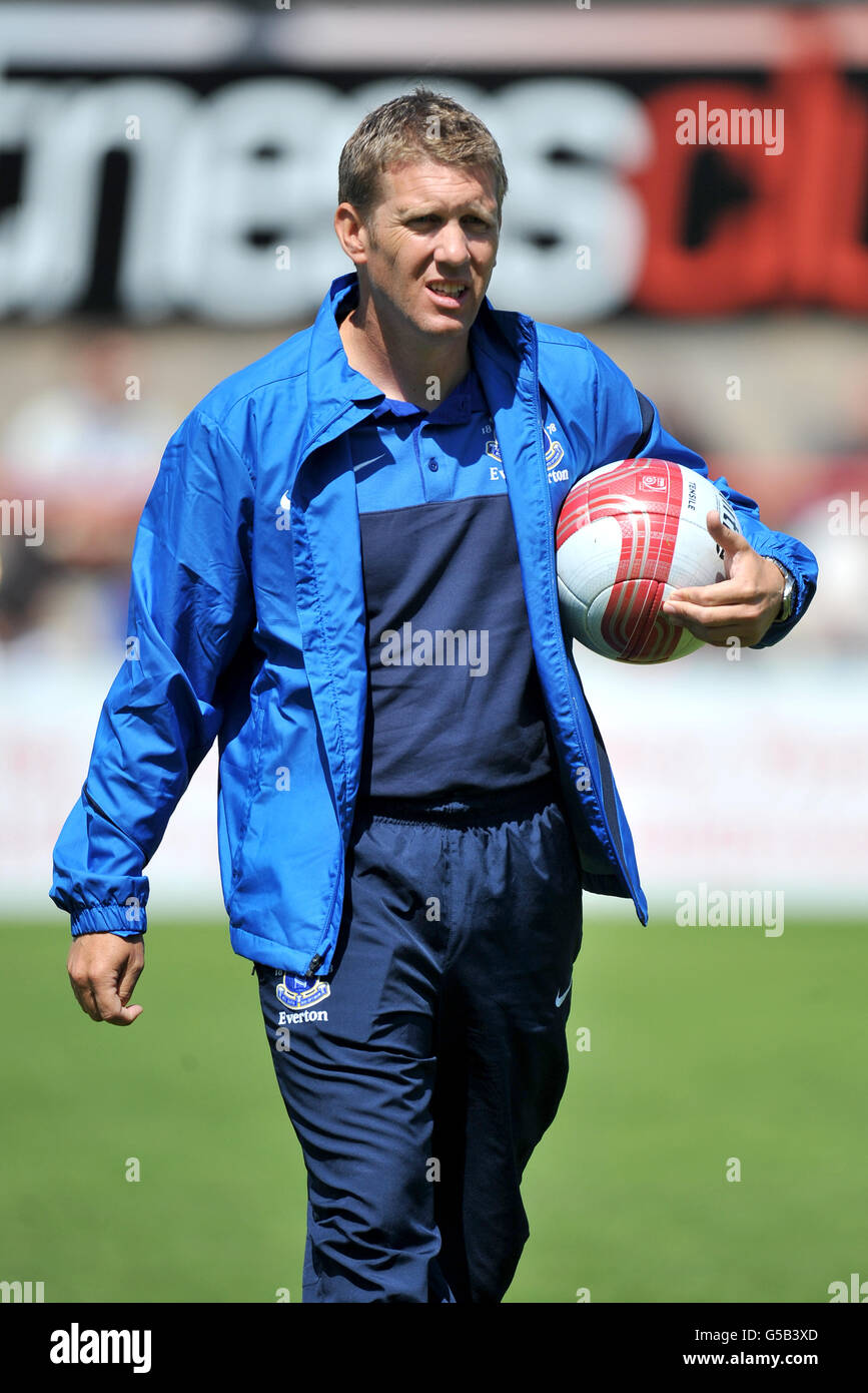Half length mid top steve hi-res stock photography and images - Alamy