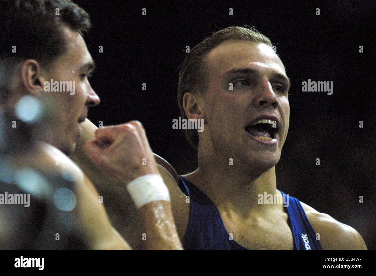 Andrev Semenov celebrates, after running a winning final-leg of the men ...