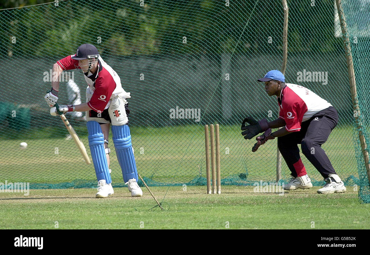 Wicket keeper mark alleyne hi-res stock photography and images - Alamy