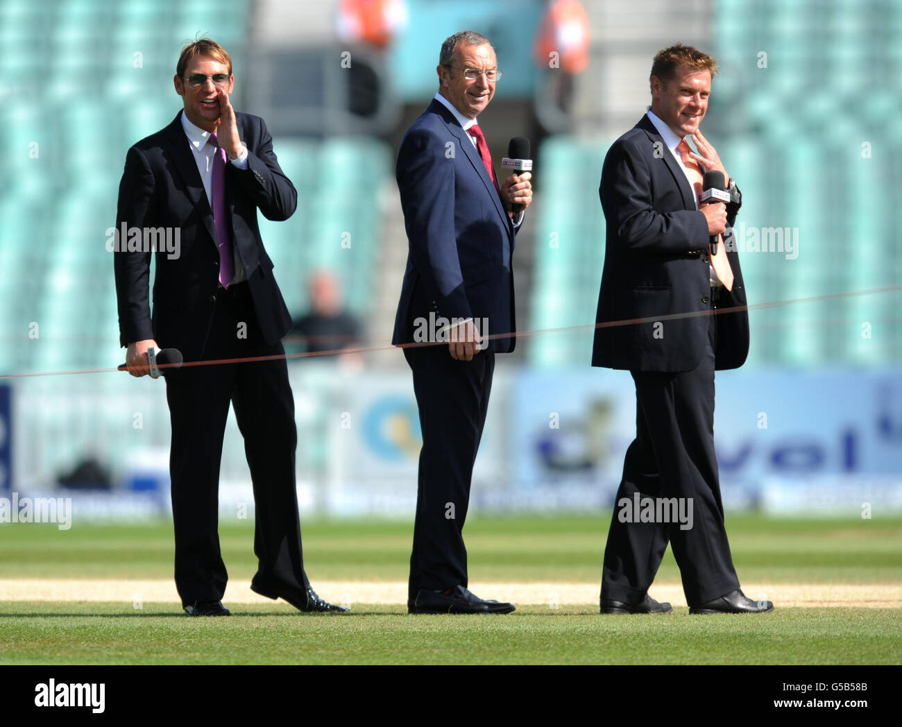 Sky tv commentators left right shane warne hi-res stock photography and ...