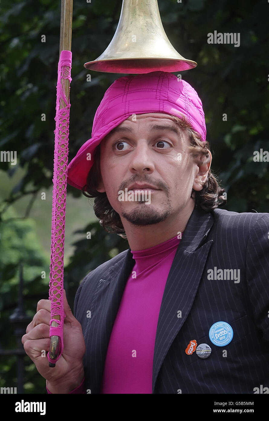 Puffers hi-res stock photography and images - Alamy