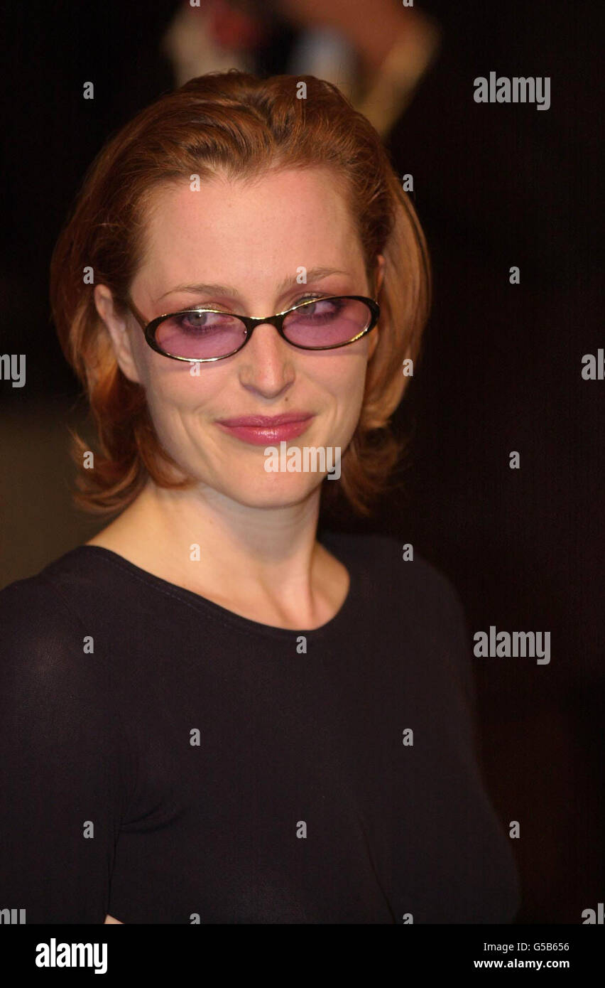 Actress gillian anderson at the vanity fair post oscars party hi-res ...