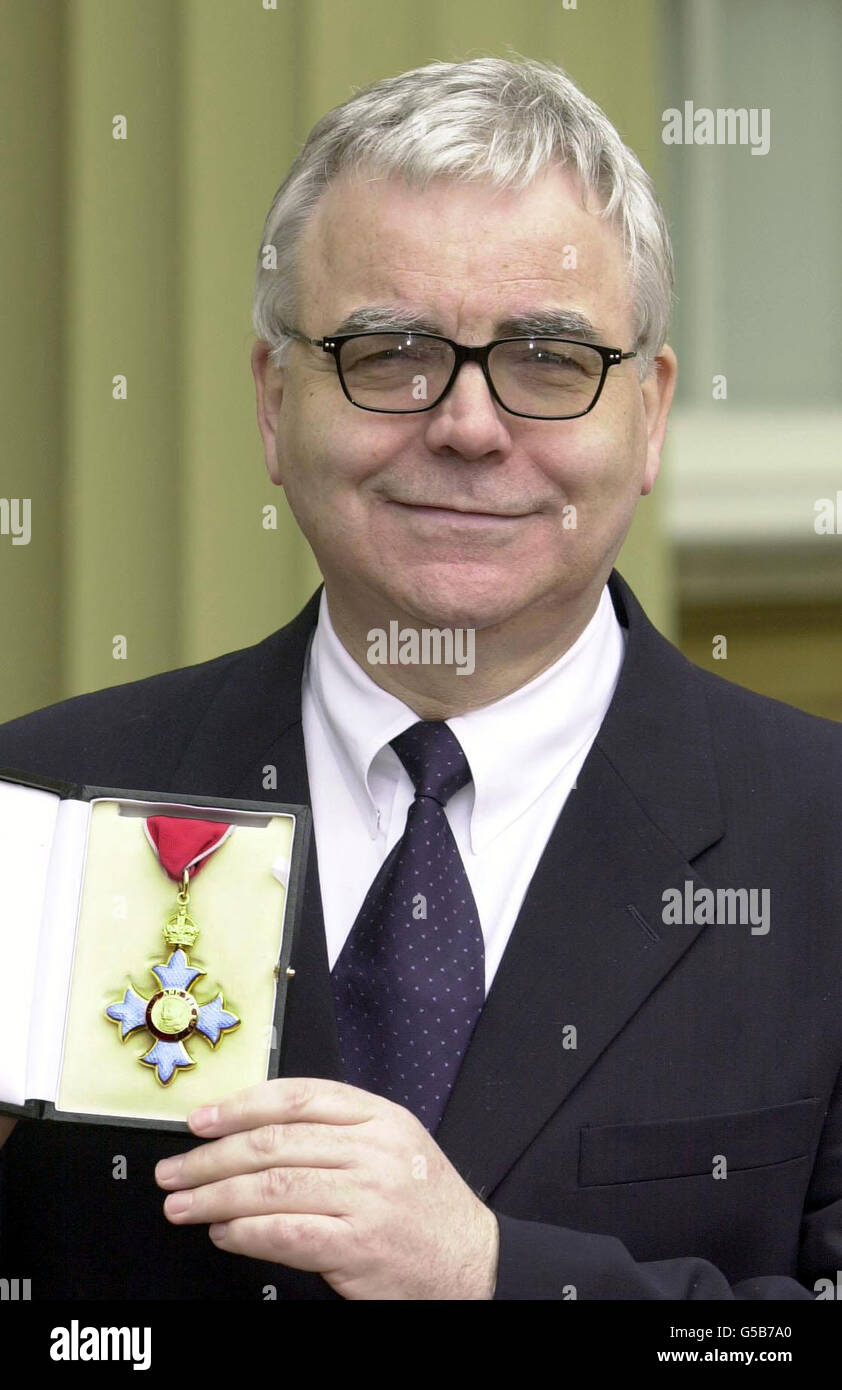 Bill kenwright coronation street hi-res stock photography and images ...