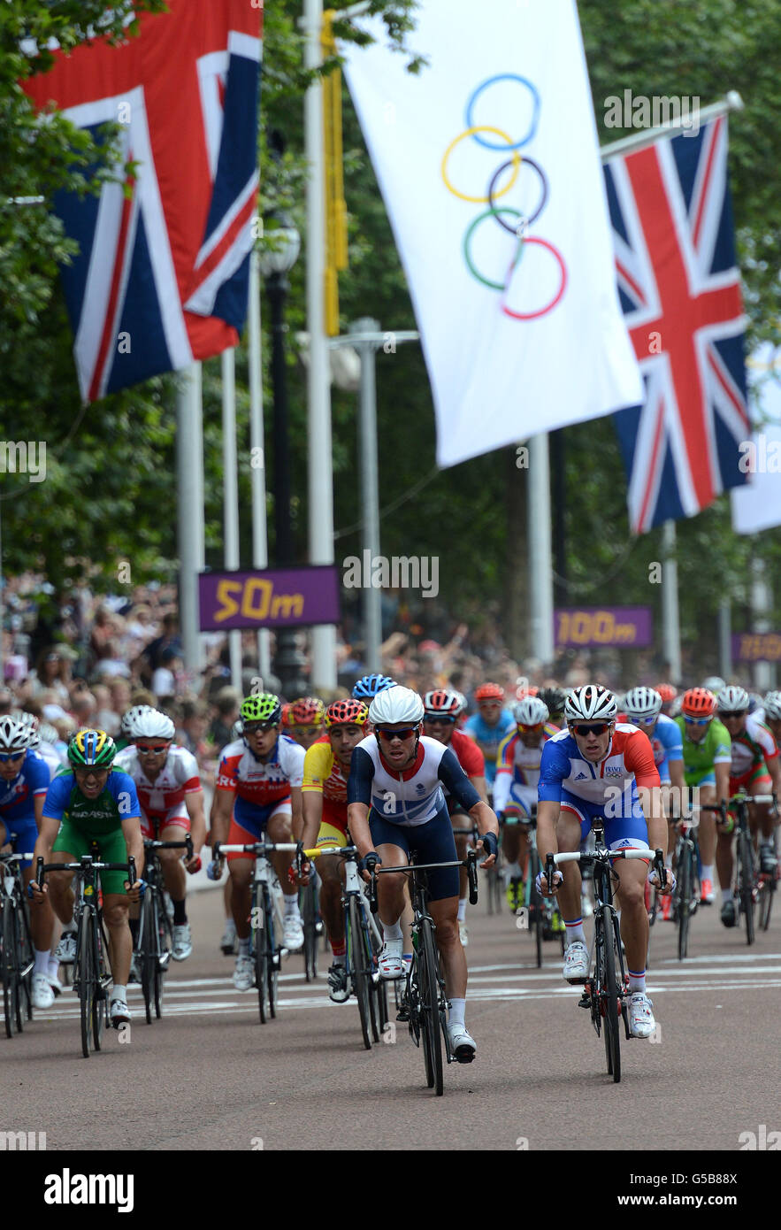 Great Britain's Mark Cavendish crosses the finish line in the mens road ...
