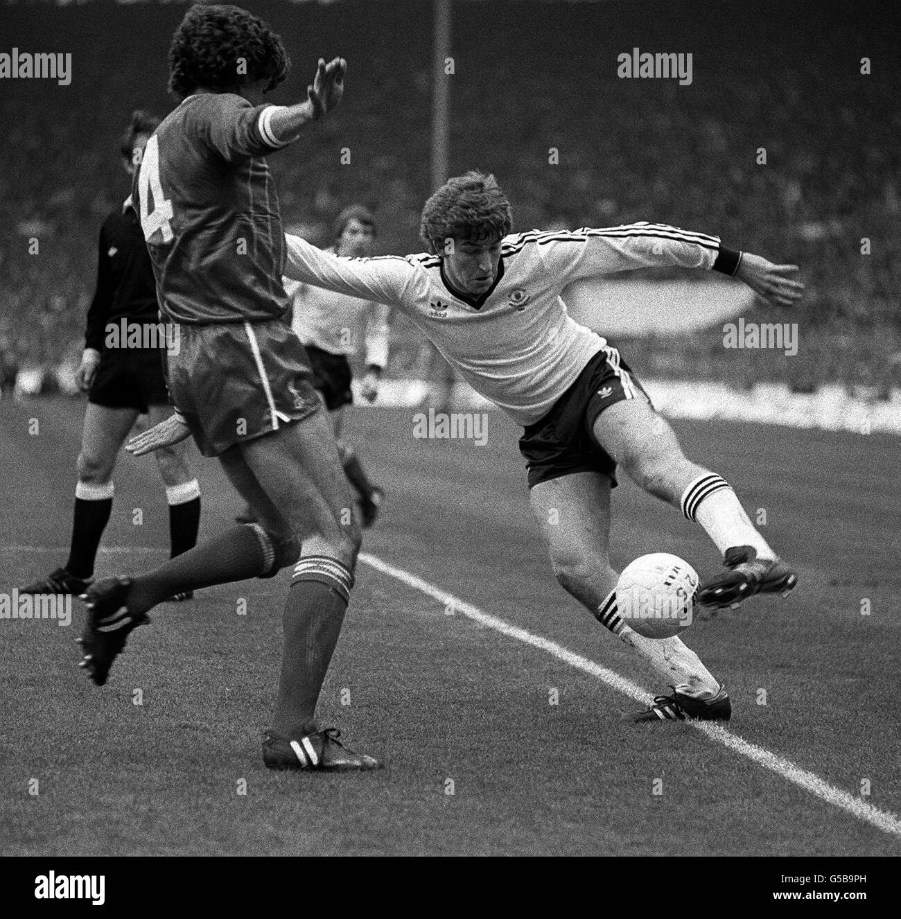 Norman whiteside 1982 hi-res stock photography and images - Alamy
