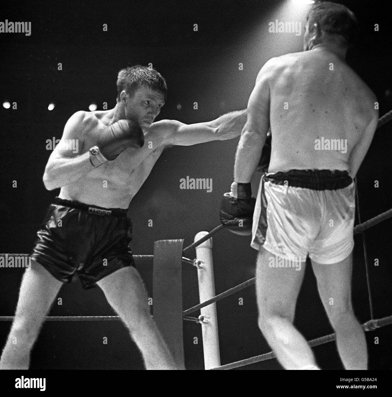 Cooke v Charles boxing 1968 Stock Photo - Alamy