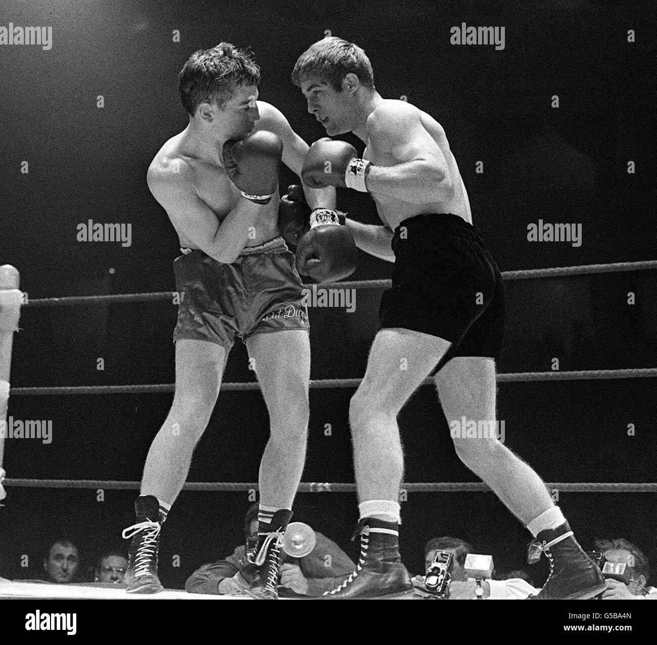 Rowe v Dwyer boxing 1967 Stock Photo - Alamy