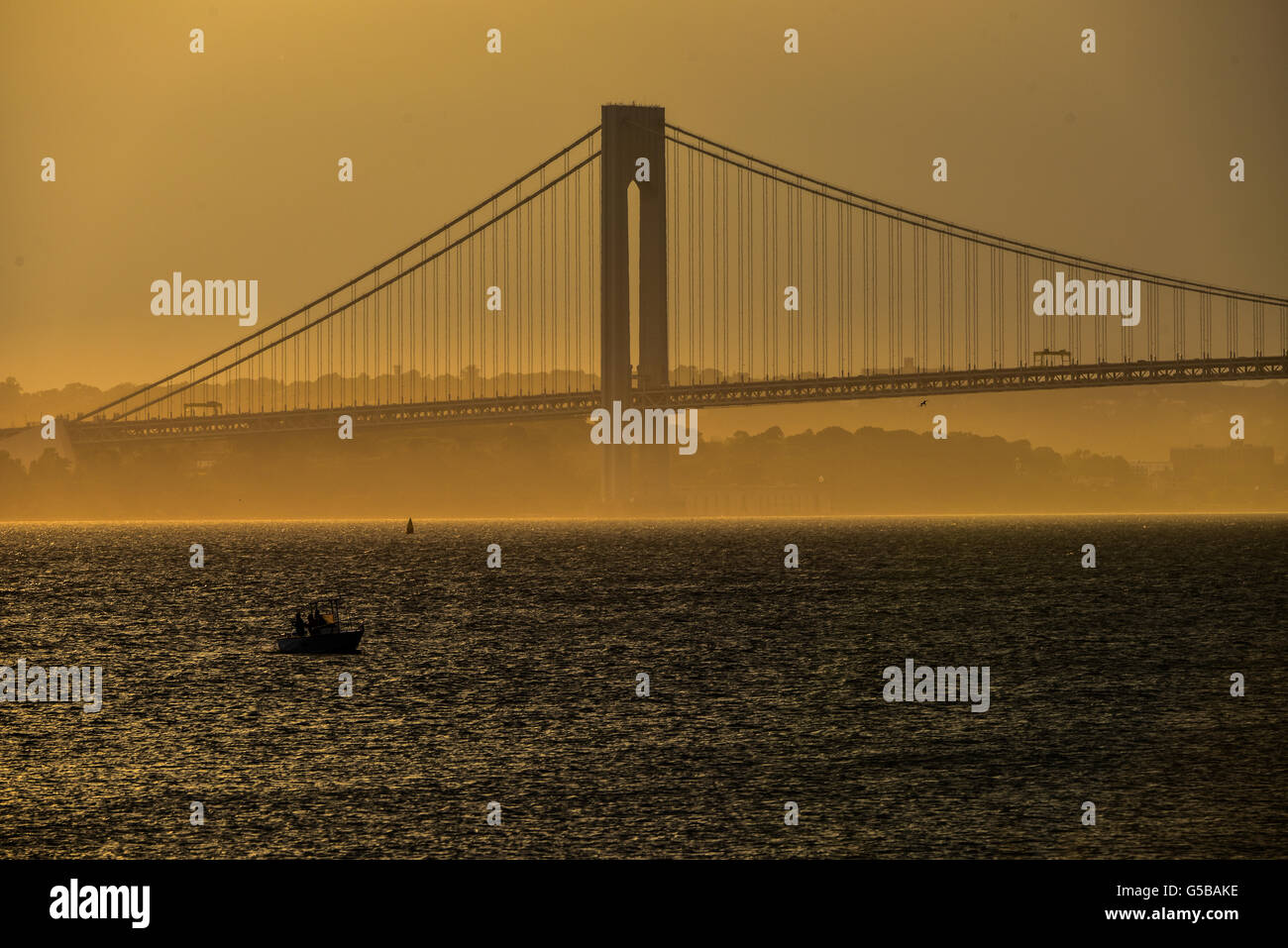 Colorful sunset with thunderstorm clouds over the Verrazano bridge and ...