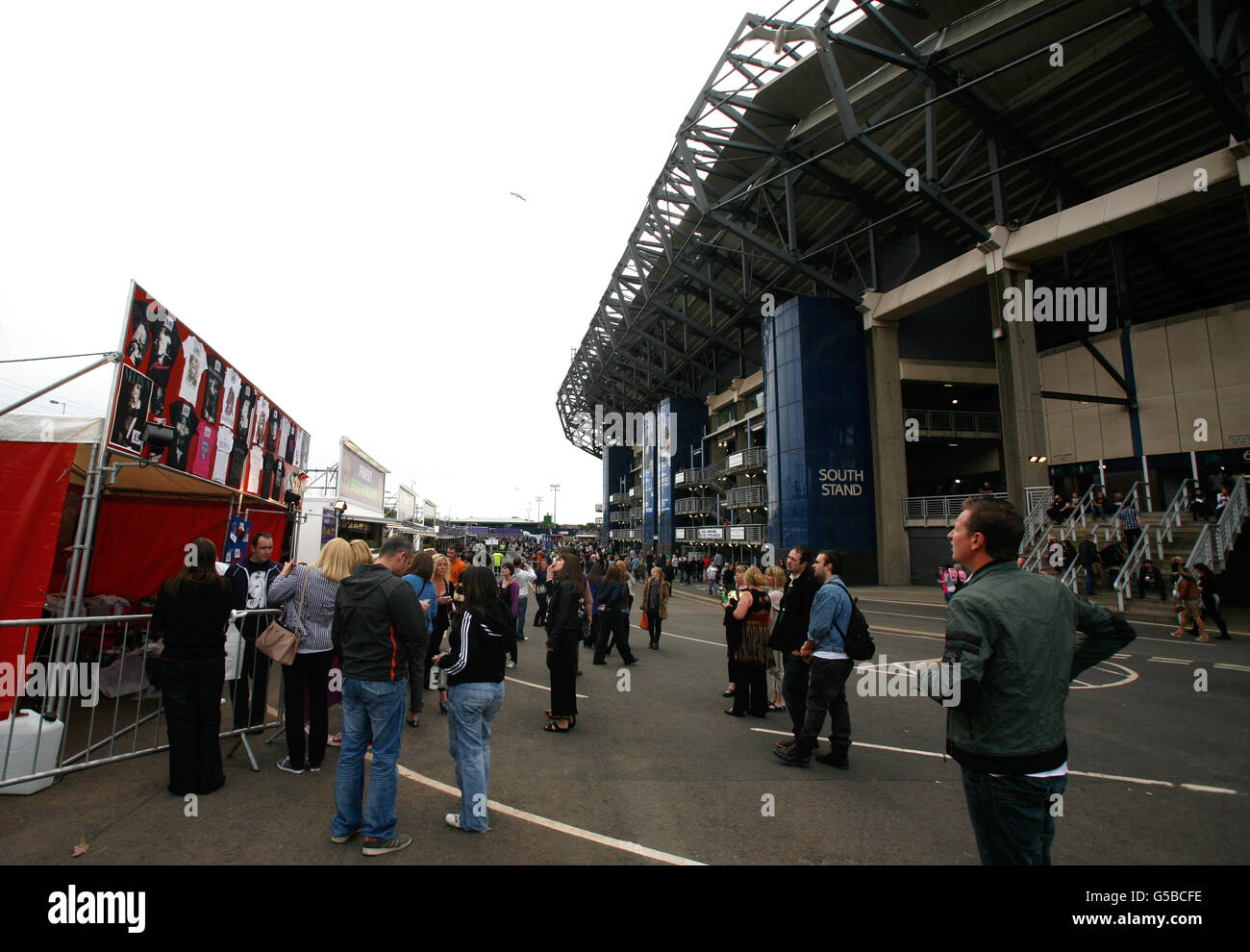 Madonna fans merchandise store murrayfield hi-res stock photography and ...