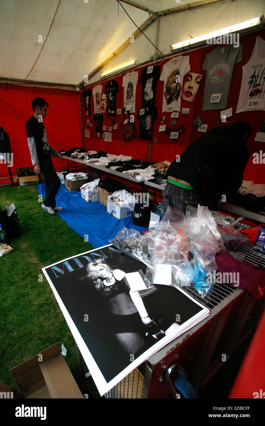 Madonna fans merchandise store murrayfield hi-res stock photography and ...