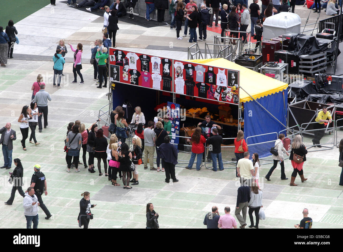 Madonna fans merchandise store murrayfield hi-res stock photography and ...