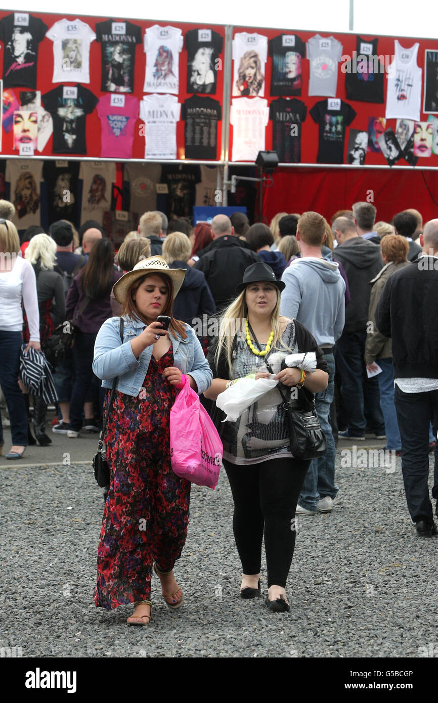 Madonna fans merchandise store murrayfield hi-res stock photography and ...