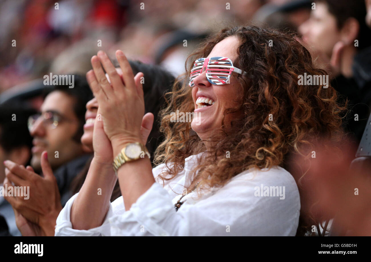 Sport stadium with spectators hi-res stock photography and images - Alamy