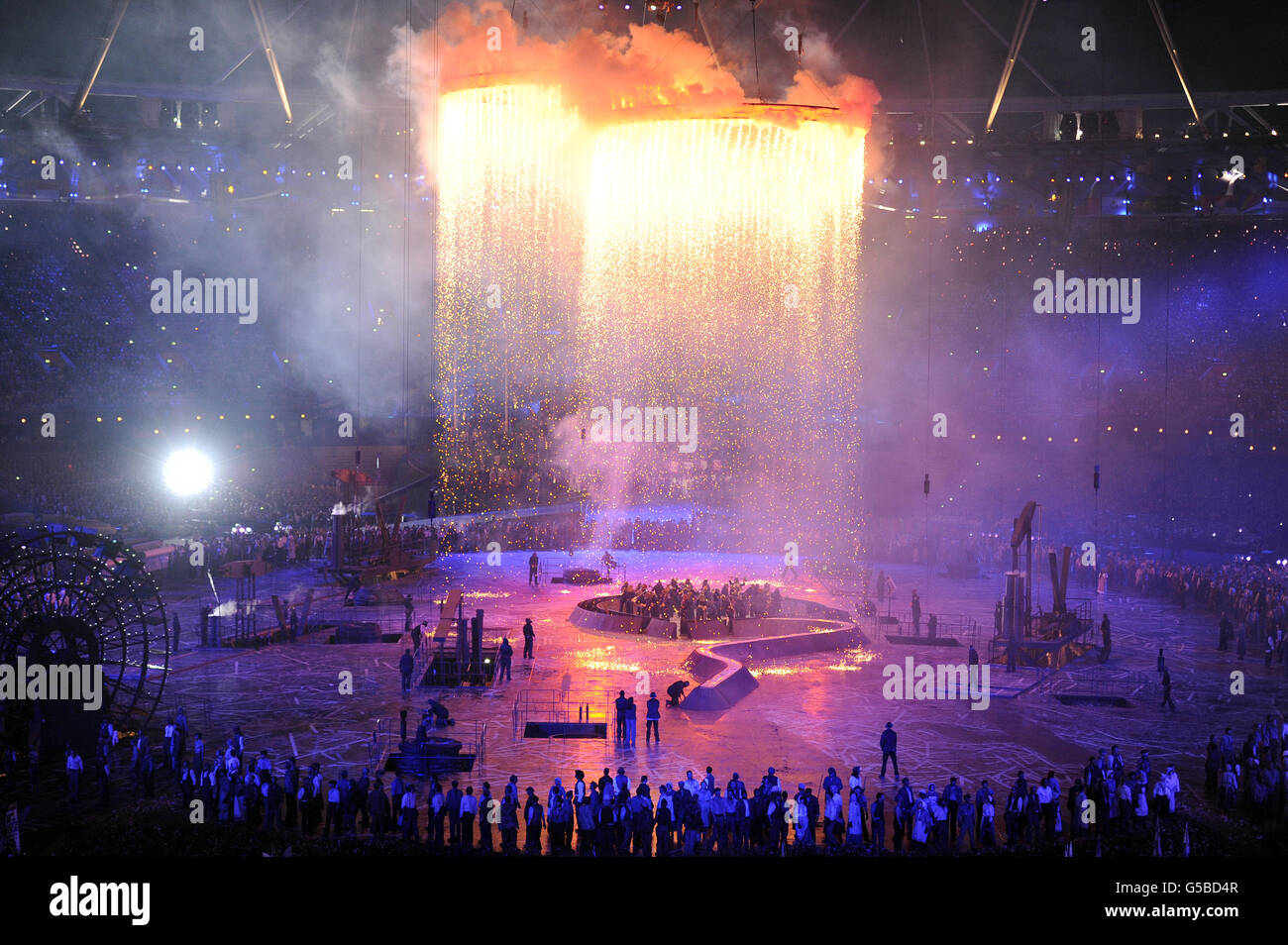 London 2012 olympics fireworks rings hi-res stock photography and ...