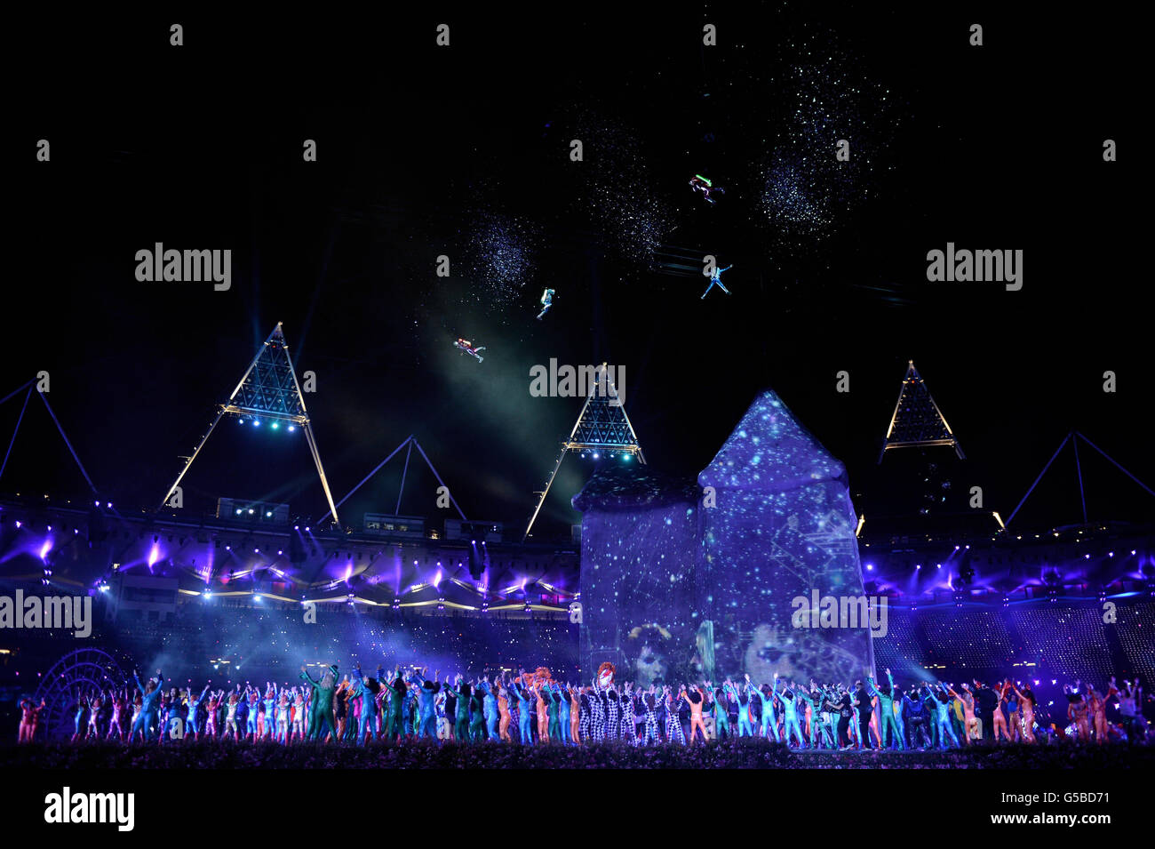 London 2012 opening ceremony performers hi-res stock photography and ...