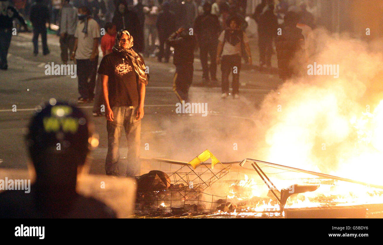 London during the summer riots hi-res stock photography and images - Alamy