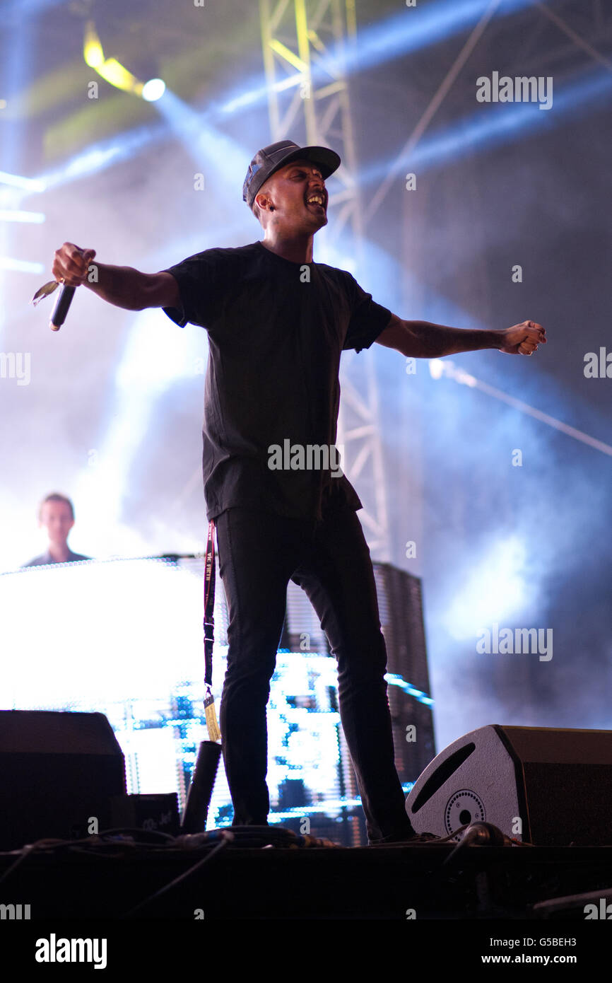 Full gathering hi-res stock photography and images - Alamy