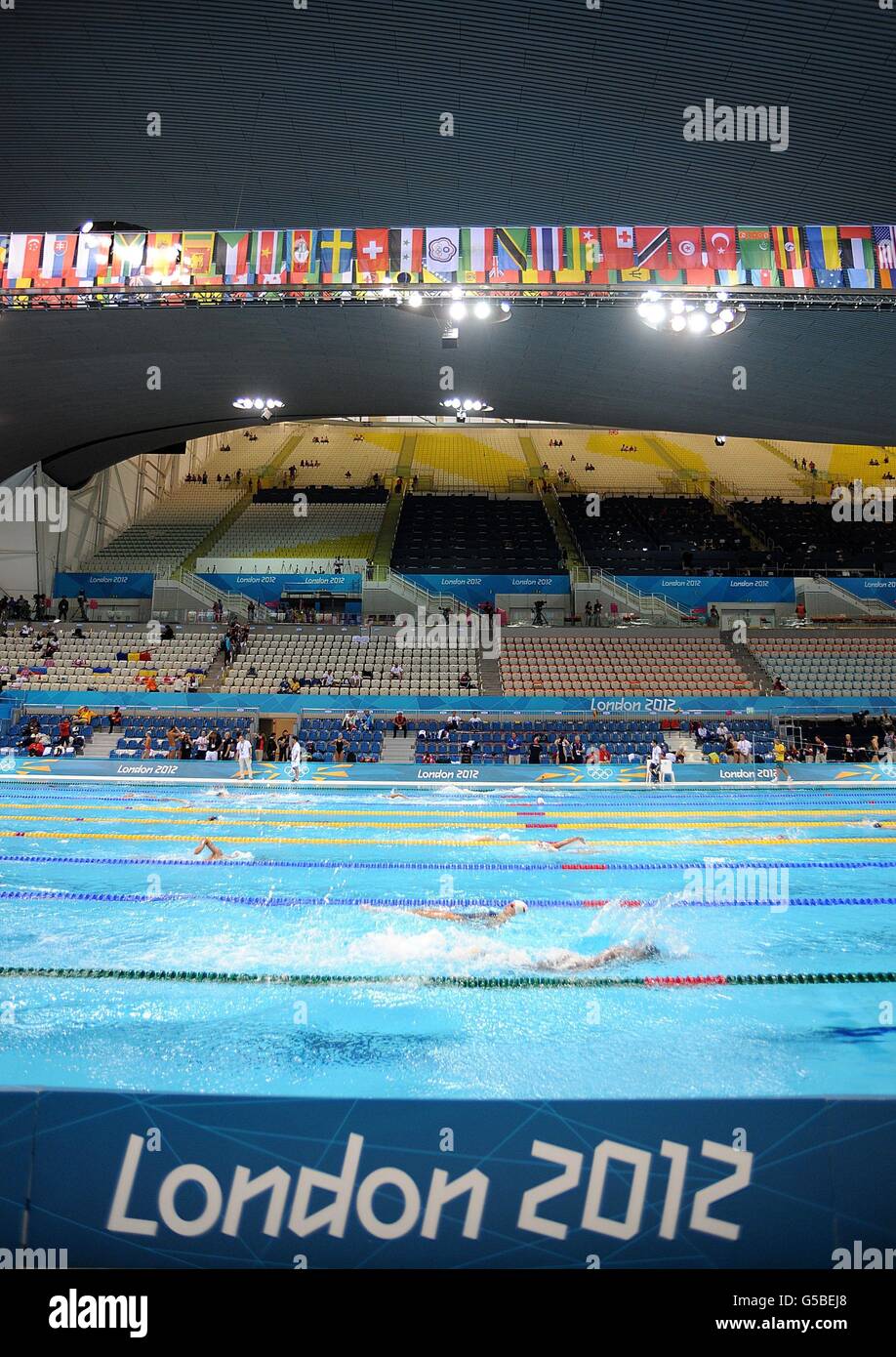 Olympic swimming pool in london hi-res stock photography and images - Alamy