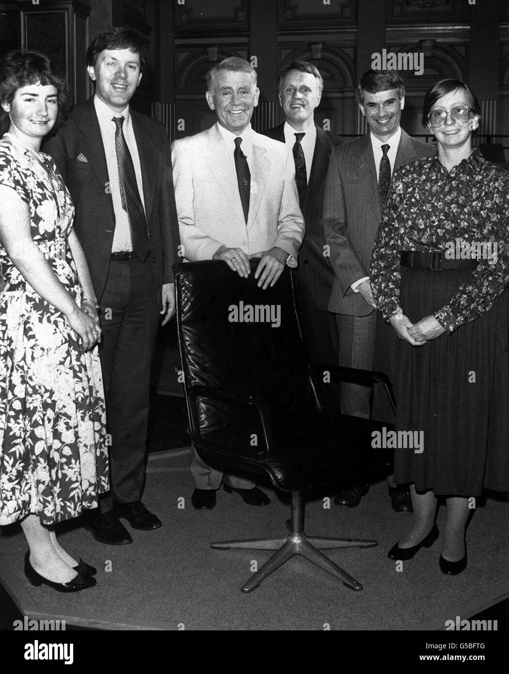 Mastermind 1990 finalists line-up with presenter Magnus Magnusson ...