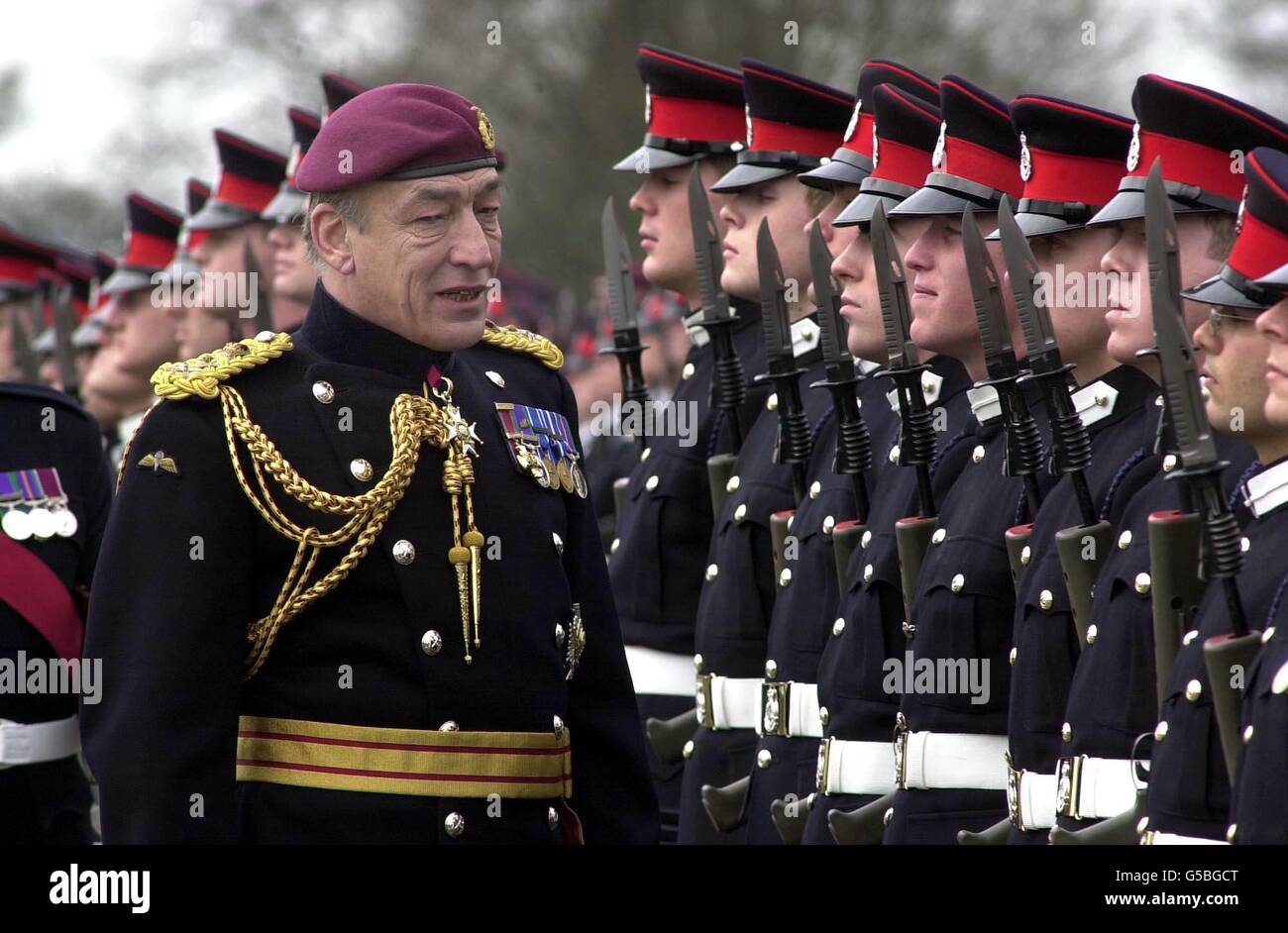 General sir michael jackson mike hi-res stock photography and images ...