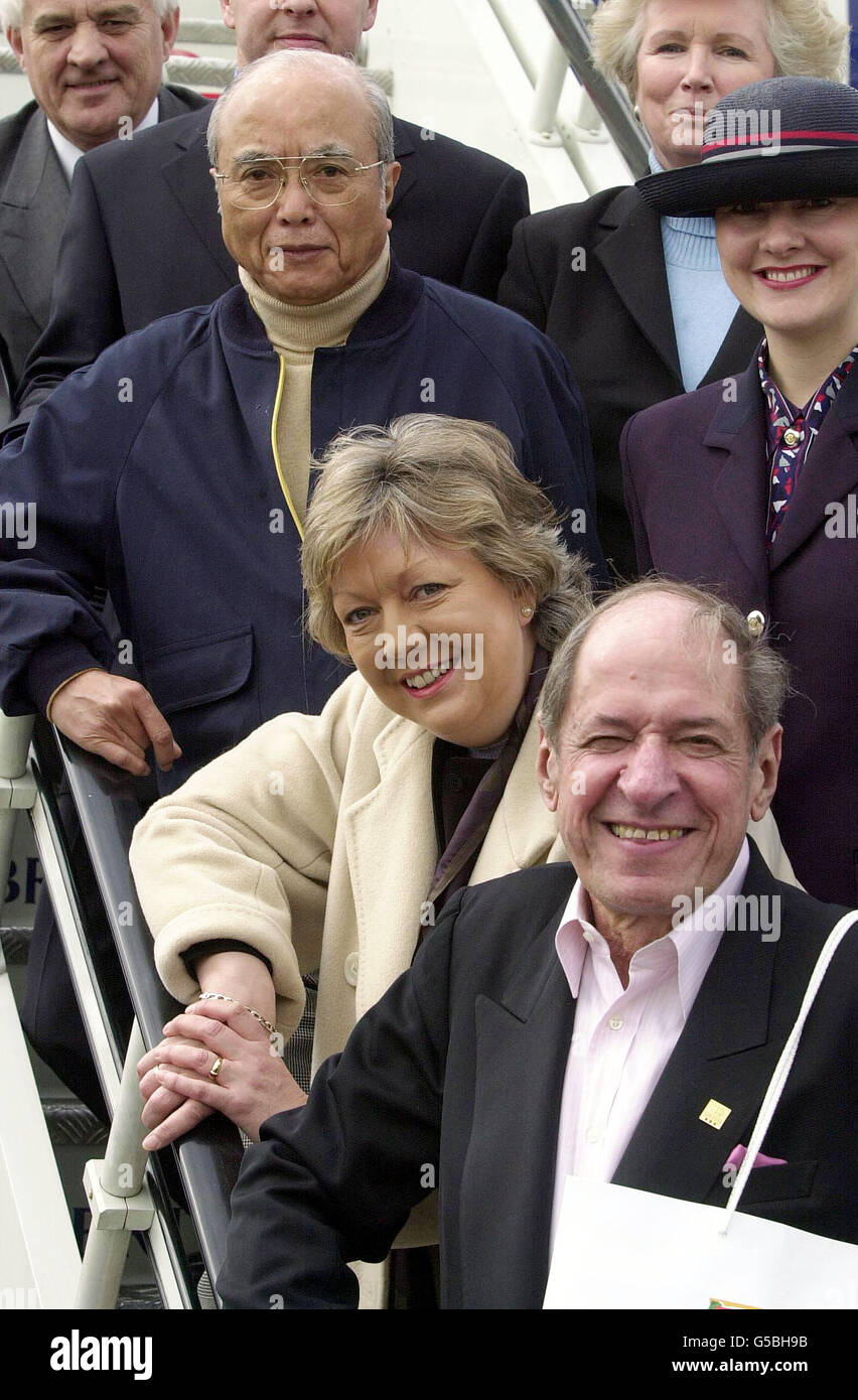 Tourism Minister Janet Anderson with (centre) Koji Shinmachi of the ...