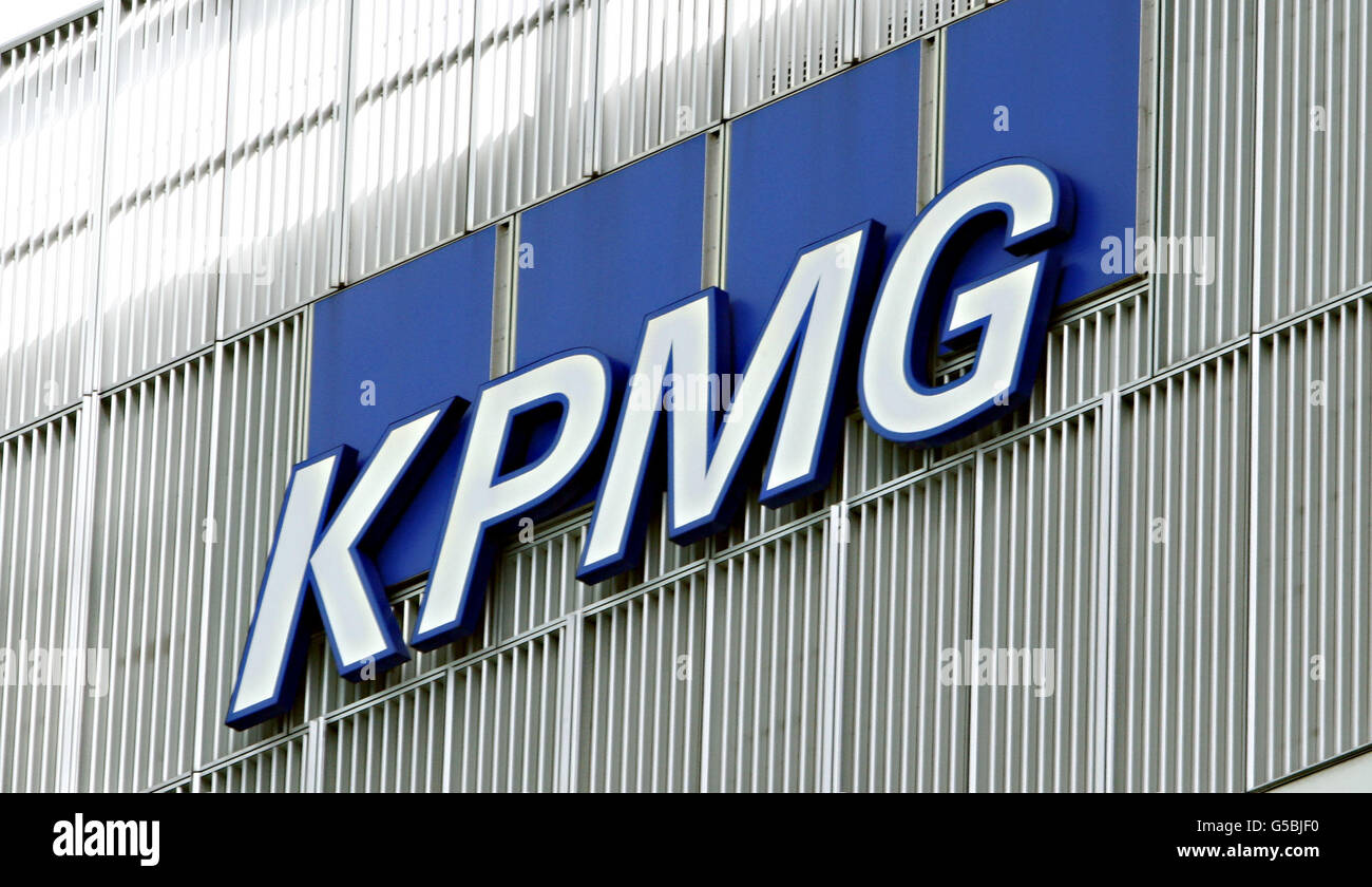 Kpmg building in canary wharf hi-res stock photography and images - Alamy
