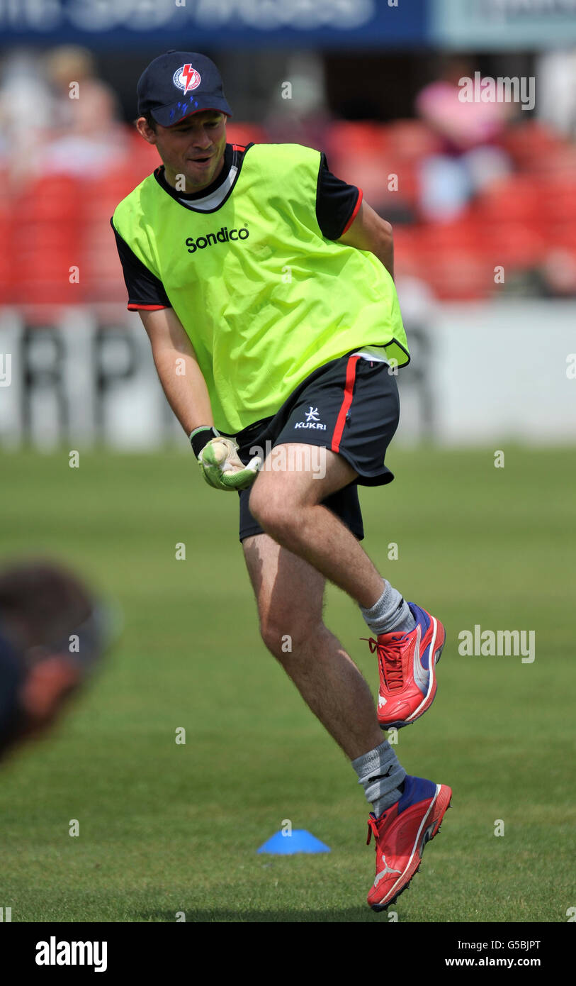 Lancashire Lightning's Gareth Cross warms up before the match Stock Photo - Alamy