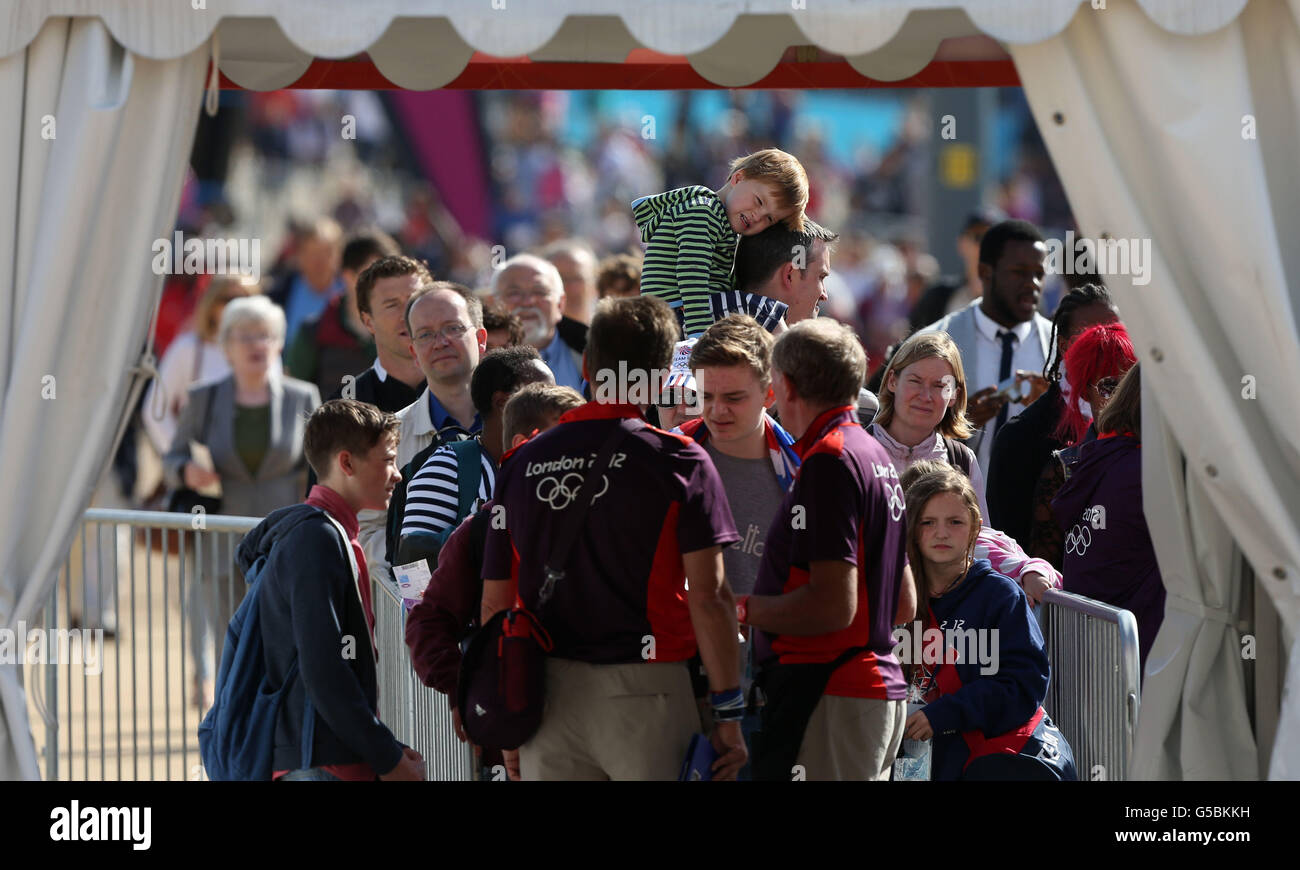 Olympic fans track hi-res stock photography and images - Alamy