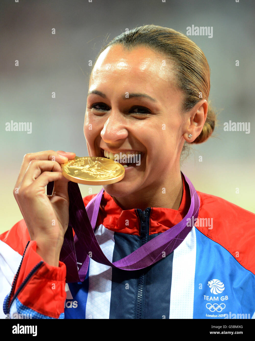 Great Britain's Jessica Ennis celebrates with her Gold Medal after ...
